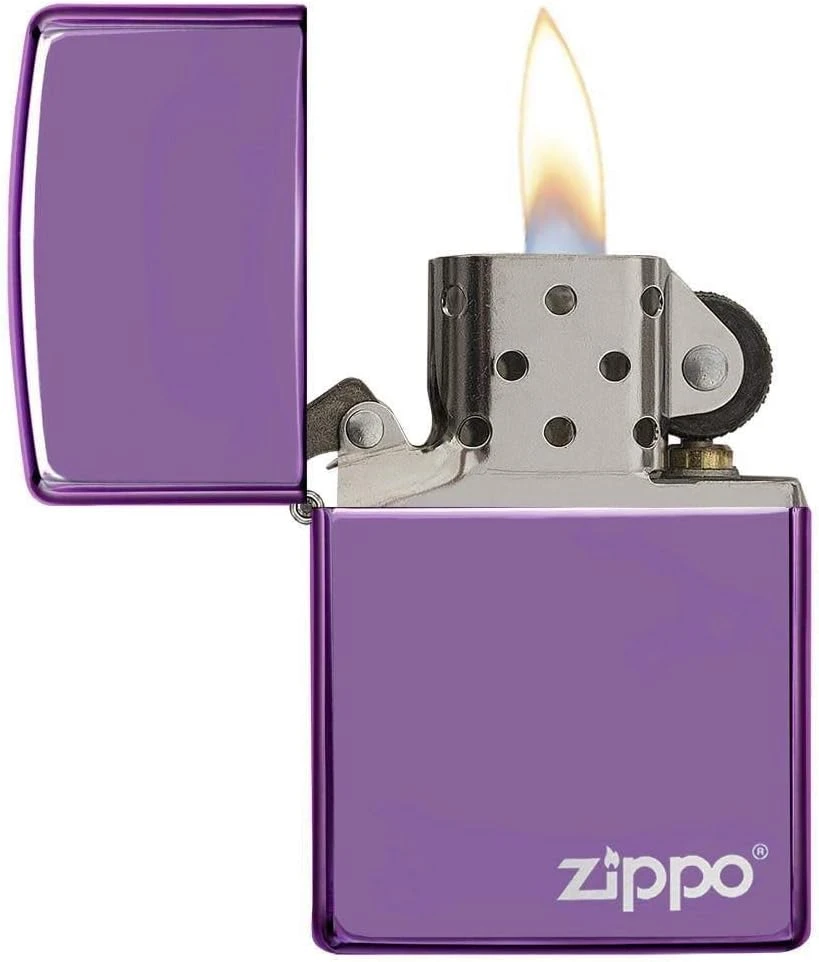 Zippo Classic visokog sjaja Ljubičasti sa zippo natpisom
Zippo – Legendarni upaljači za ceo život