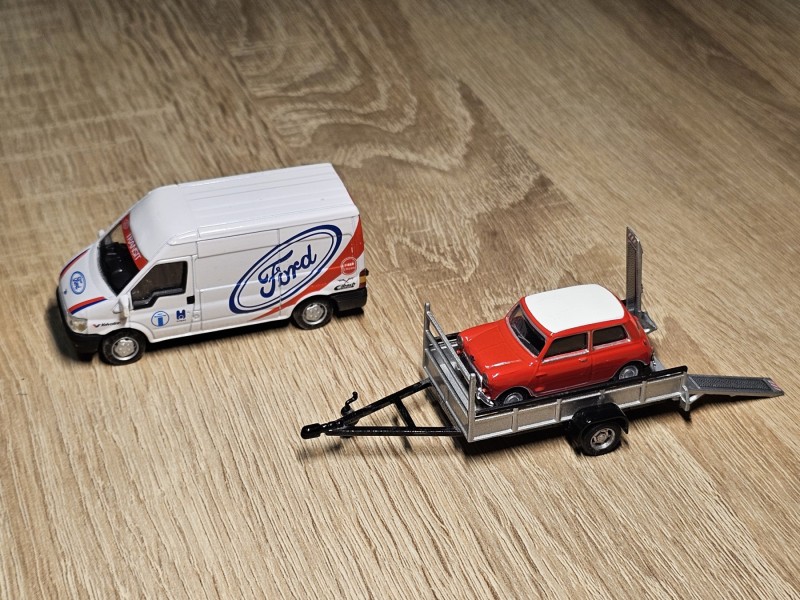 Ford Transit + Mini Cooper Set 1:72 cararama