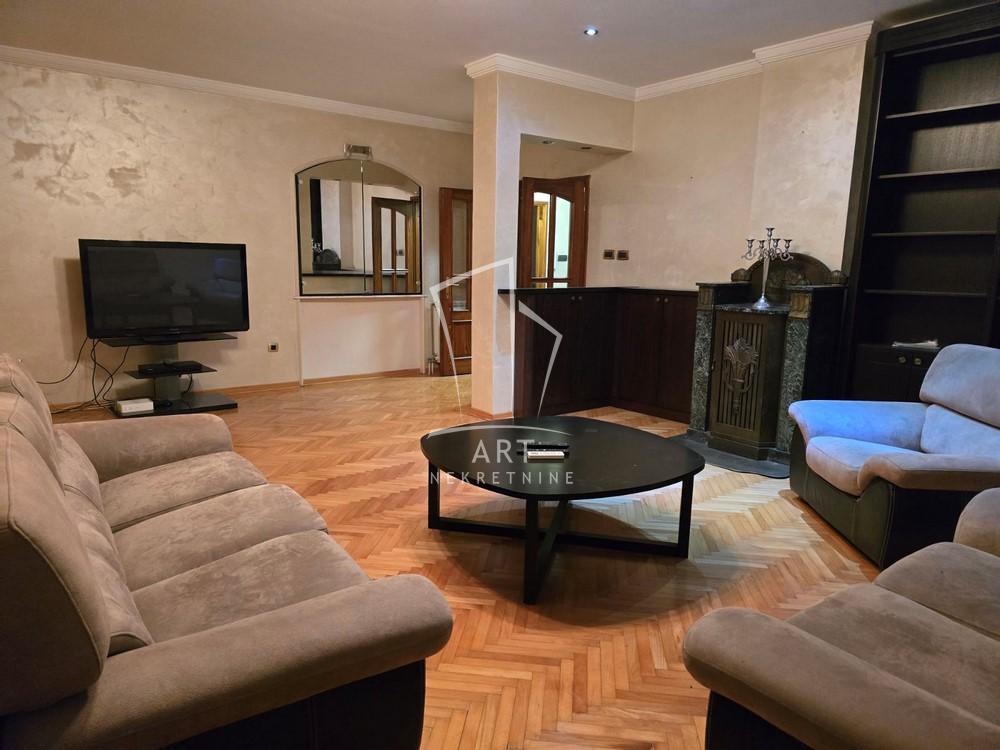 Pjarona de Mondezira, Četvorosoban stan za izdavanje, 111m2, 1.700€
