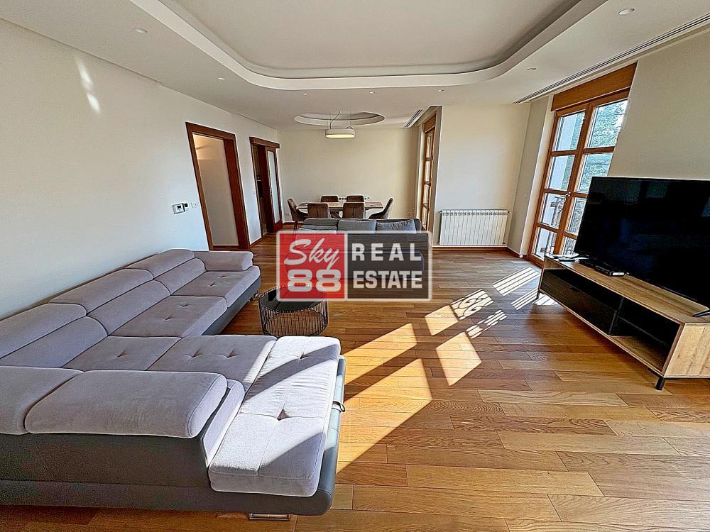 Četvorosoban stan za izdavanje, 155m2, 3.000€