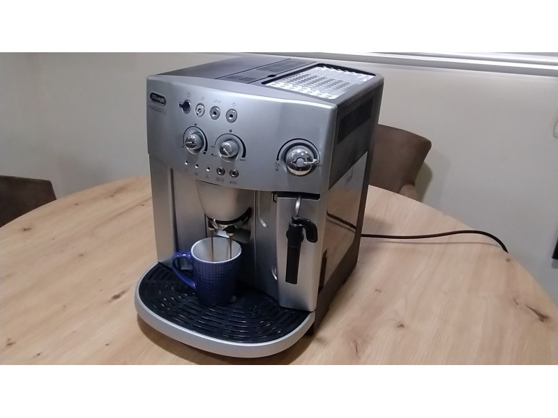Delonghi Magnifica ESAM 4200 S Espresso Aparat