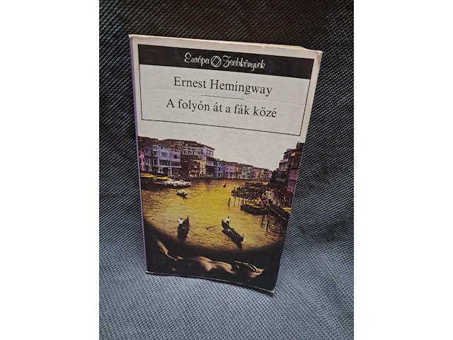 Ernest  Hemingway A folyón át a fák közé