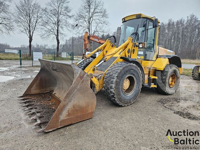 Utovarivač
JCB 426 HT