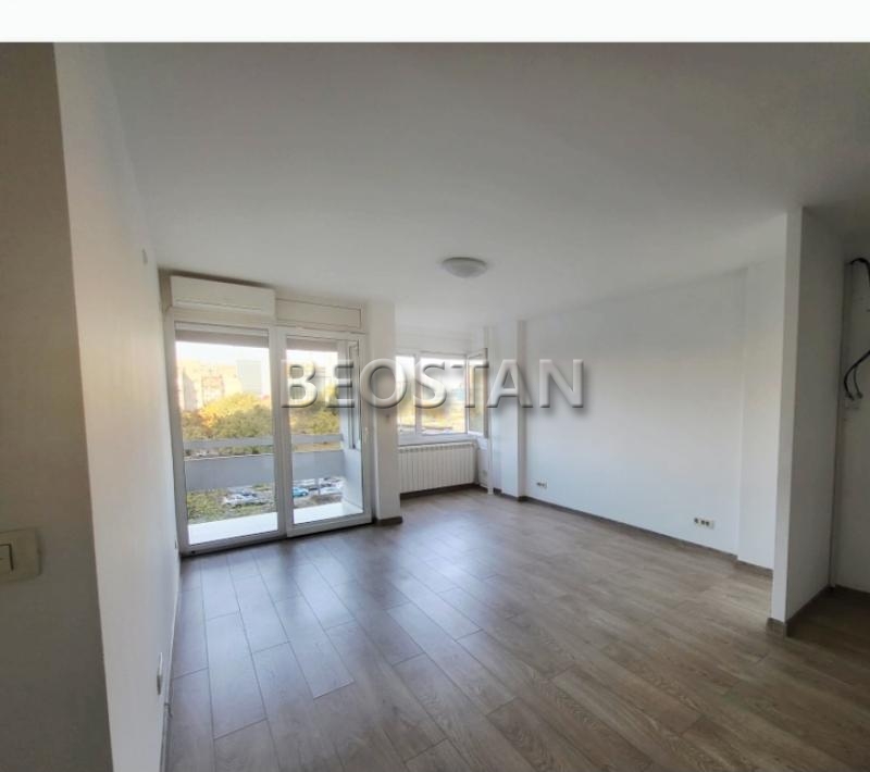 Novi Beograd - Blok 23 #65727 900 €