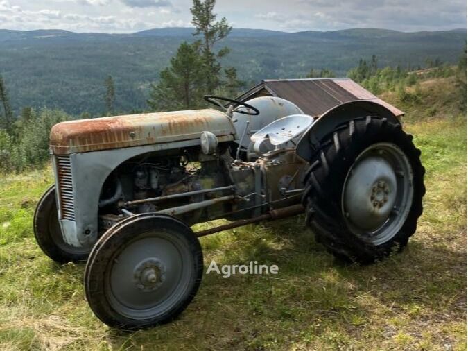 Prodaje se Massey Ferguson Gråtass traktor točkaš na aukciji