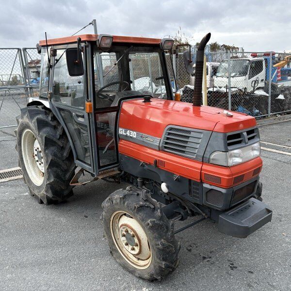 Kubota TRACTOR(Kubota) traktor točkaš