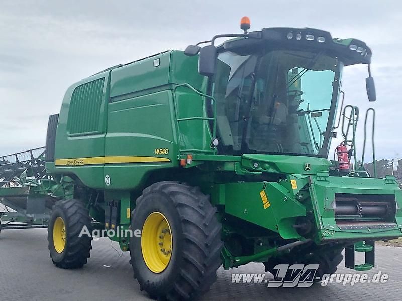 John Deere W540 i kombajn za žito