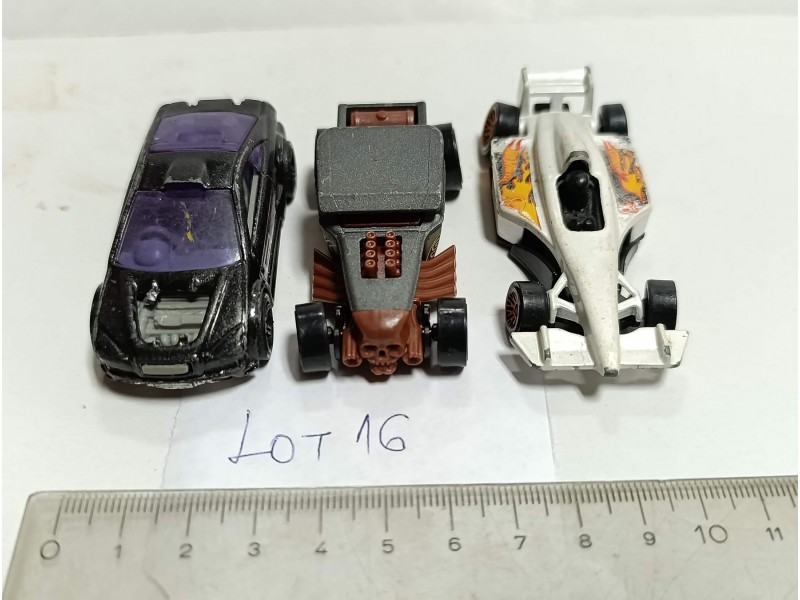 LOT 16 - autici Mattel Hot Wheels 3kom