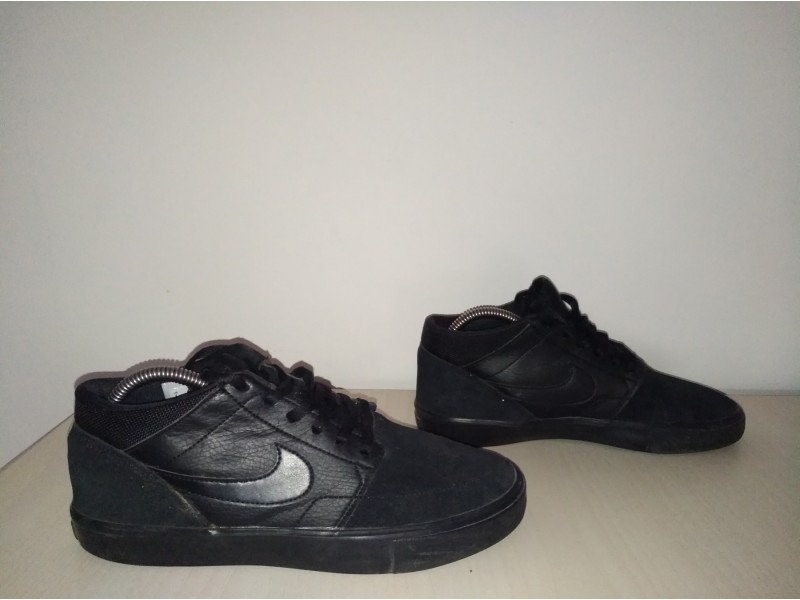 Nike unisex patike SB Portmore Mid br 40 (25 cm)