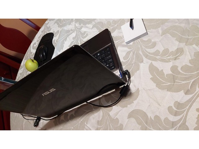 ASUS laptop ispravan, 2,43gb muzike, 105 gb 10 serija