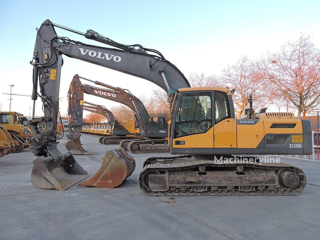 Volvo EC 220 DL bager guseničar