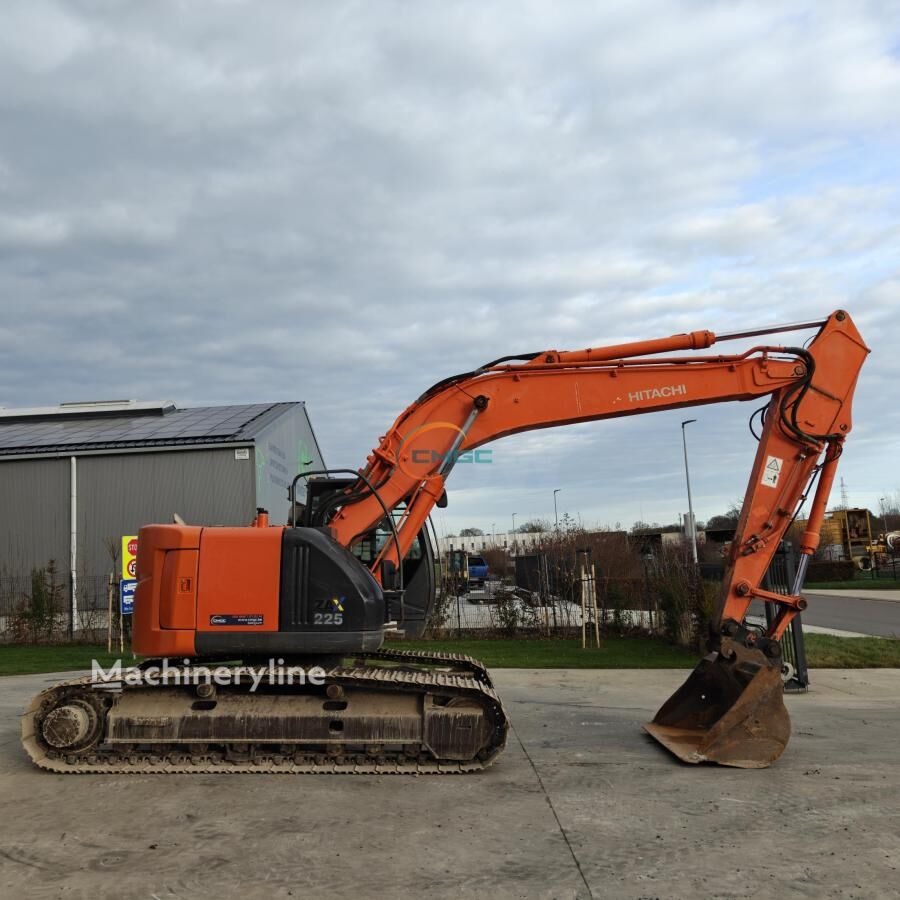 Hitachi ZX225USLC-3 bager guseničar