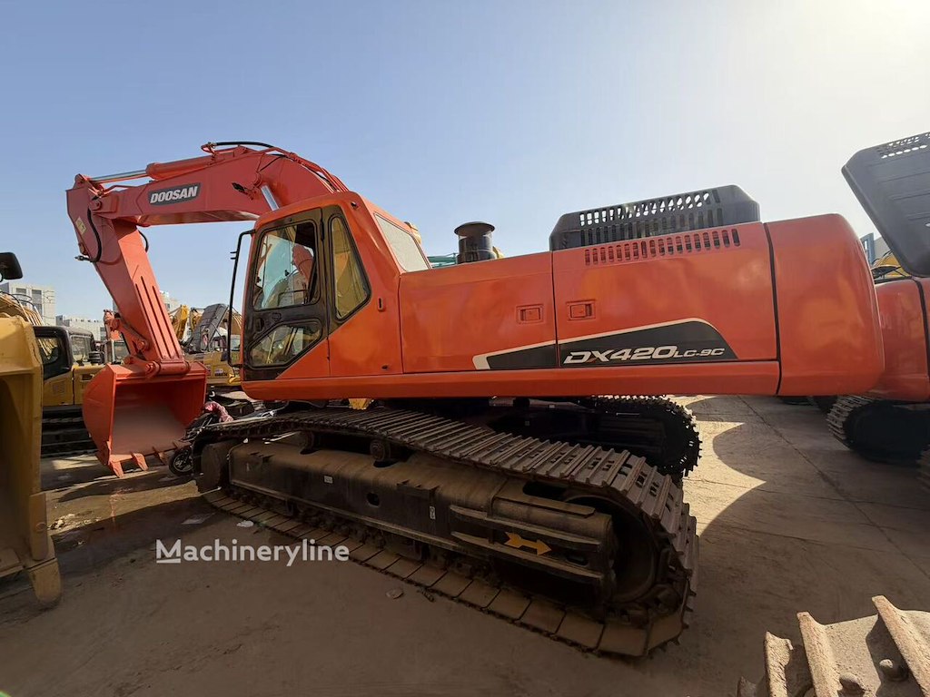 Doosan DX420 bager guseničar
