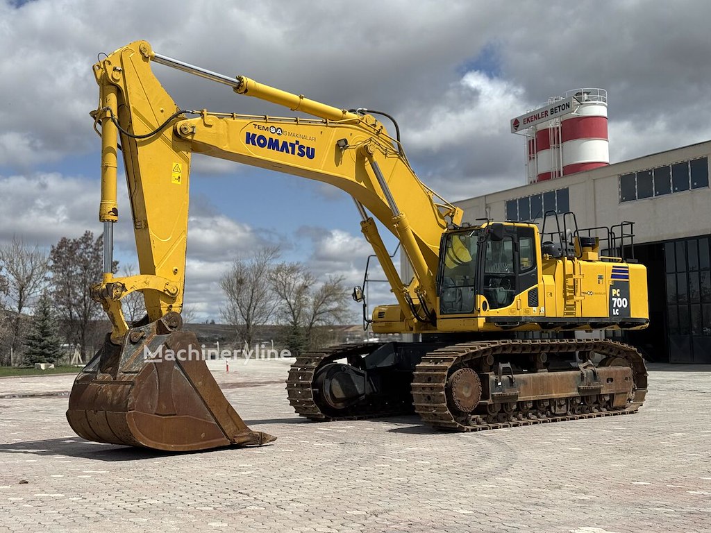 Komatsu PC700 bager guseničar