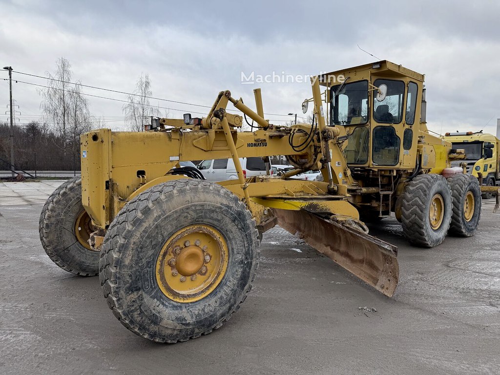 Komatsu GD 705A-4 grejder