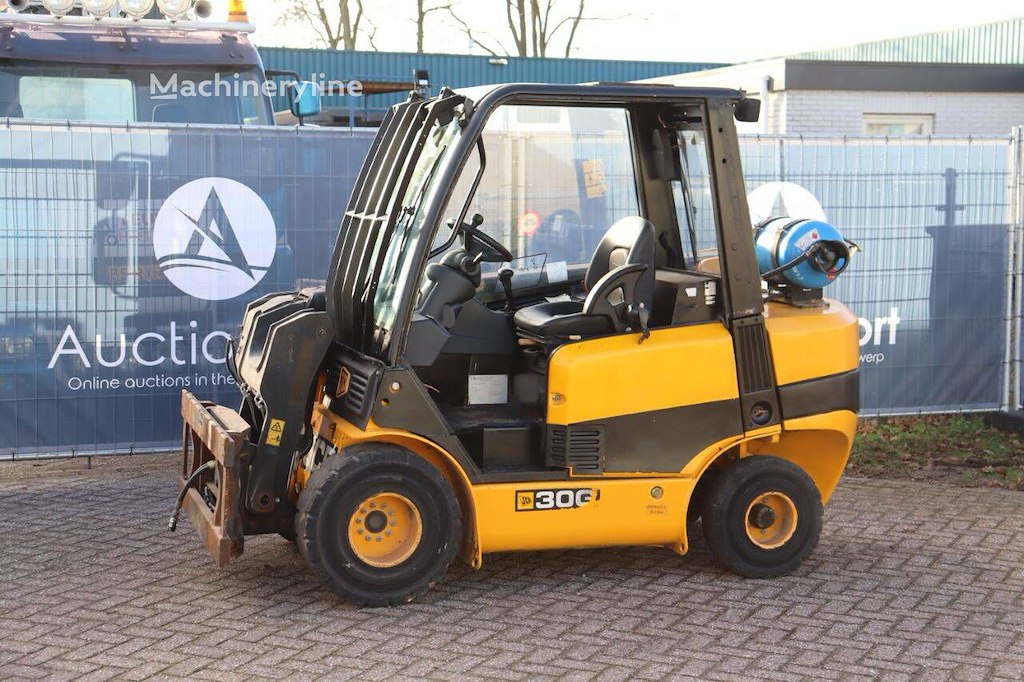 Prodaje se JCB 30G teleskopski utovarivač na aukciji