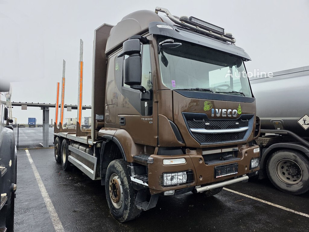 IVECO TRAKKER AT260T 450 kamion za prevoz drva