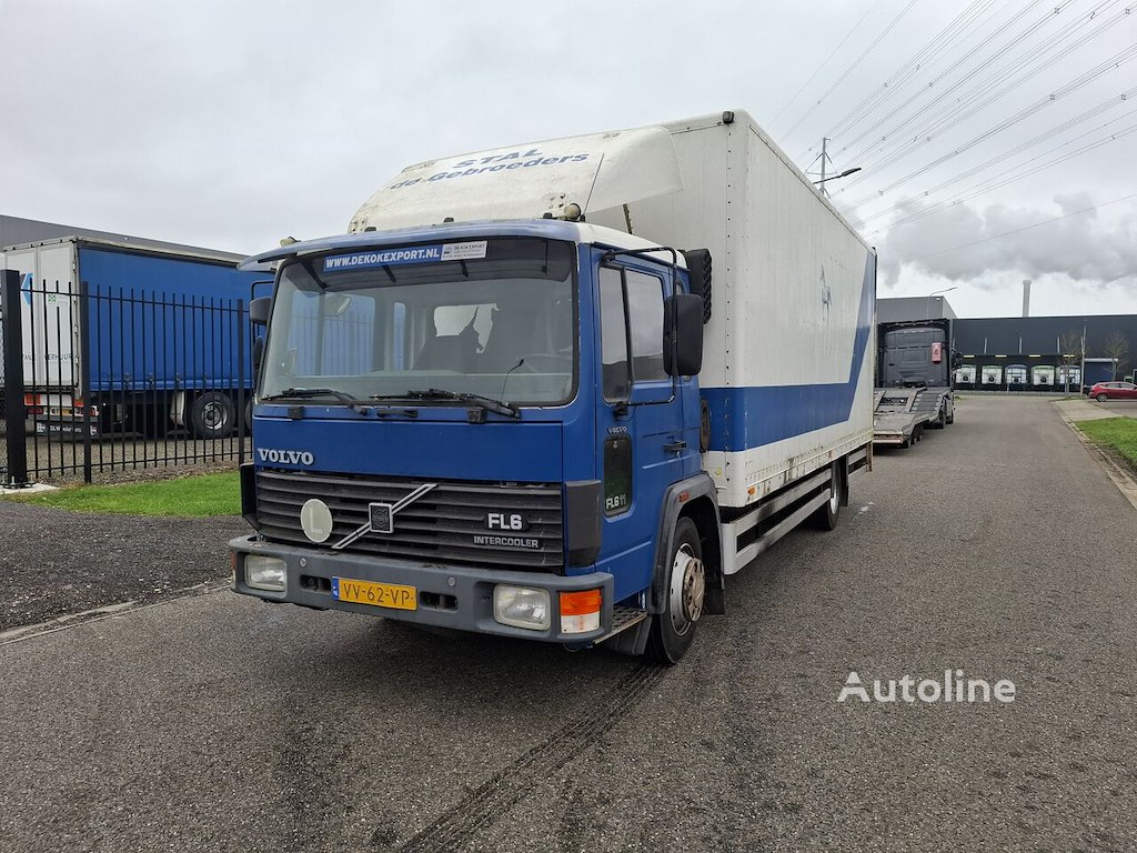 Volvo FL6 11 kamion za prevoz konja
