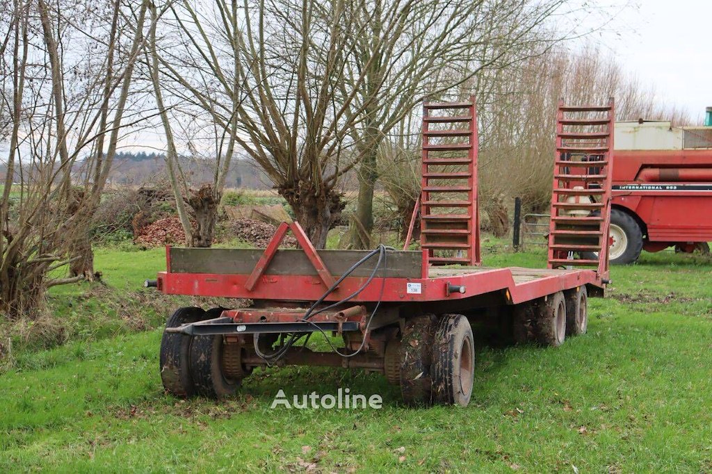 Prodaje se prikolicu za građevinske strojeve na aukciji