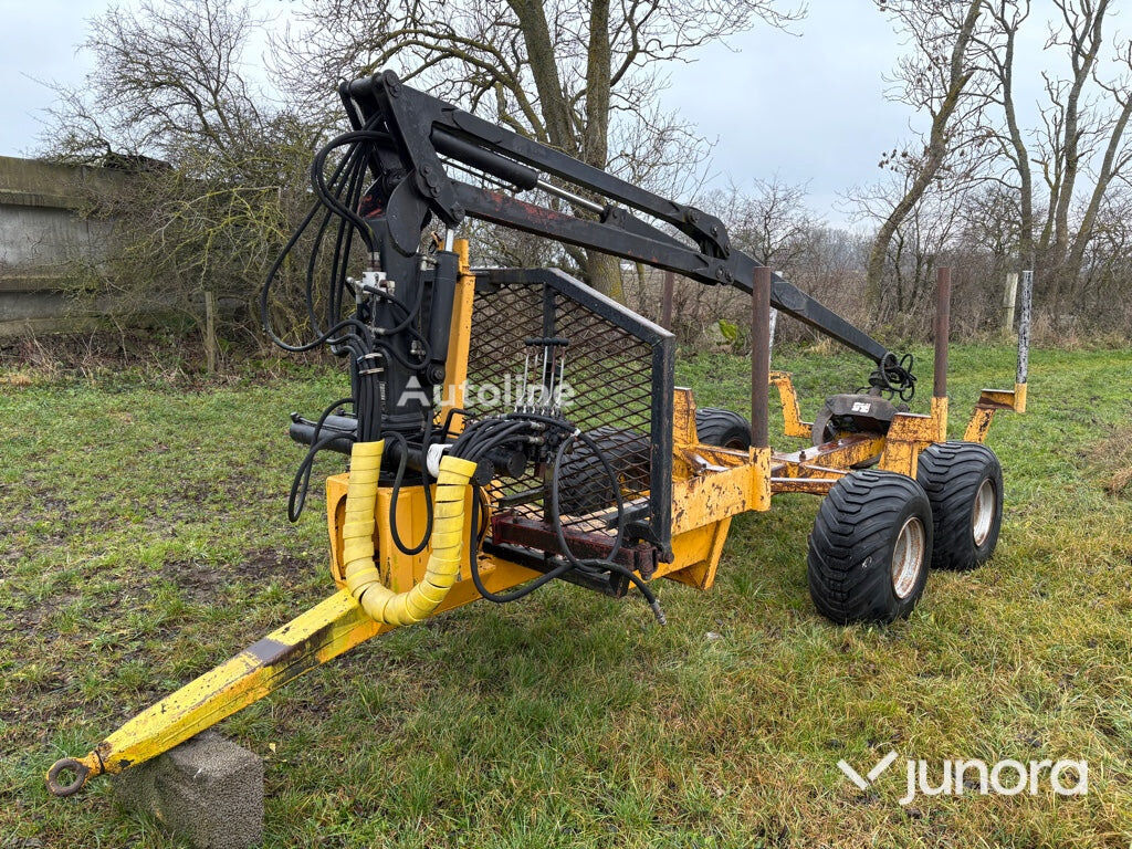 Prodaje se šumarsku prikolicu na aukciji