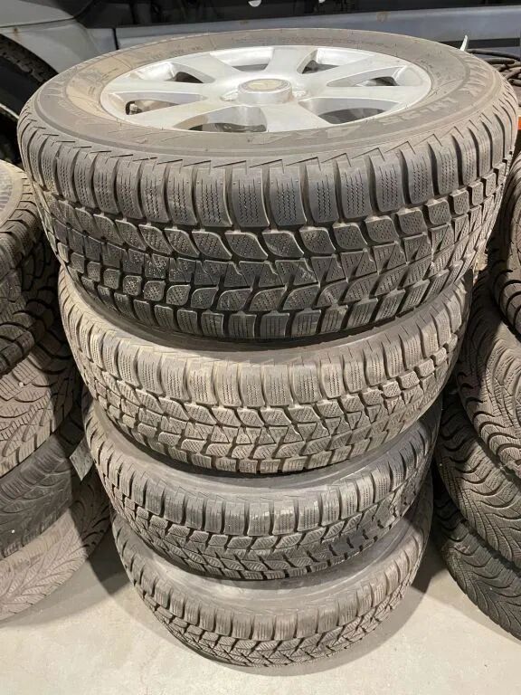 Bridgestone *Mercedes velgen 17 inch met Bridgestone banden*235/60 R17 točak