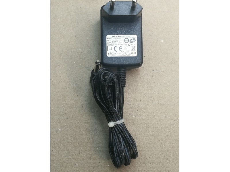 Adapter 5V --- 1A