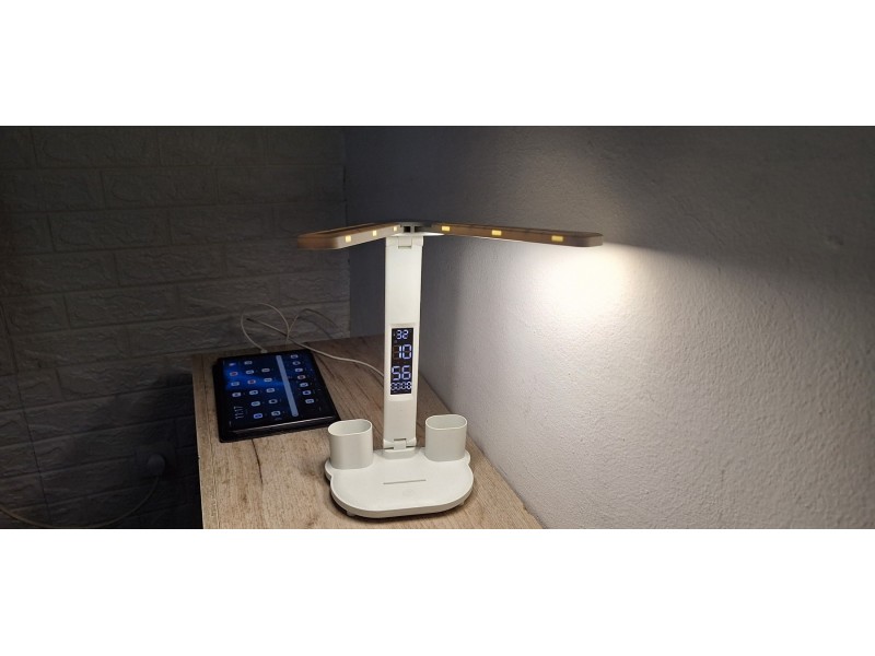 Digitalna LED lampa za radni sto