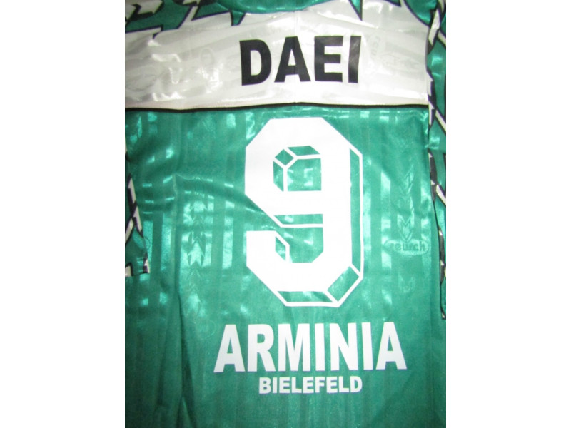 Ali Daei 1996 Arminia Bielefild Reusch nov dres i šorc