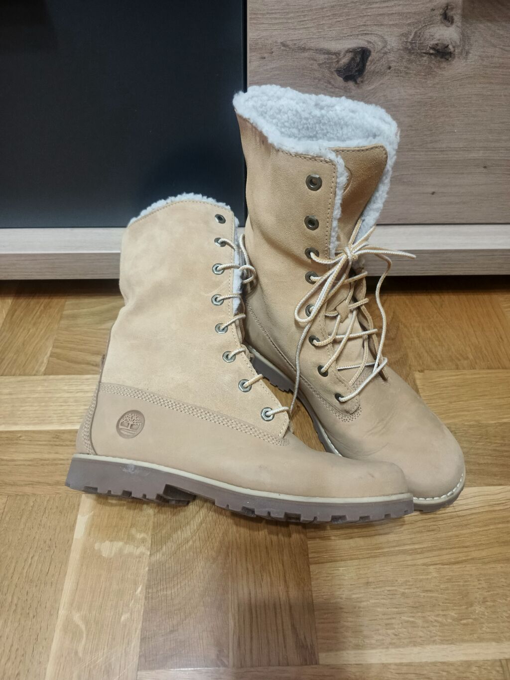 Ženske zimske čizme Timberland, bež/boje peska. Kao nove, obuvene 3