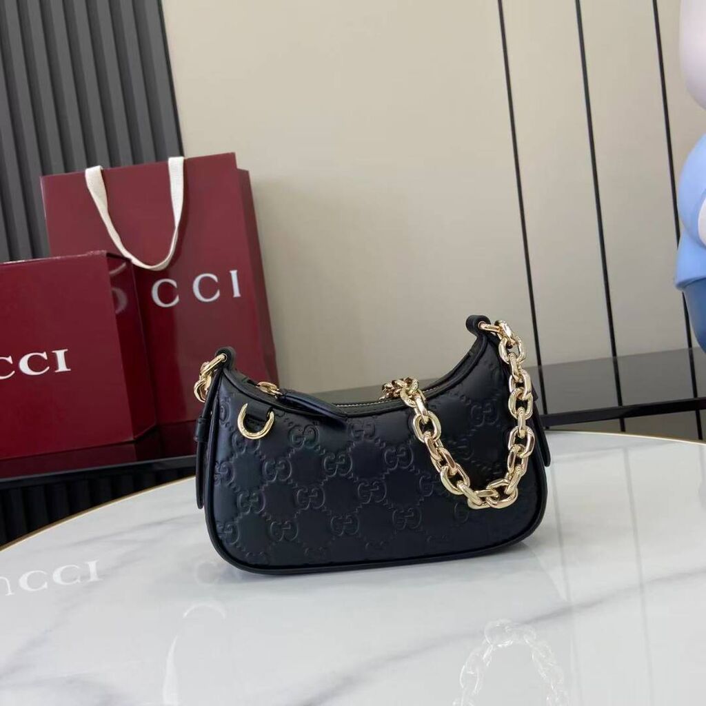 Elegantna torbica, Gucci, Materijal: Koža