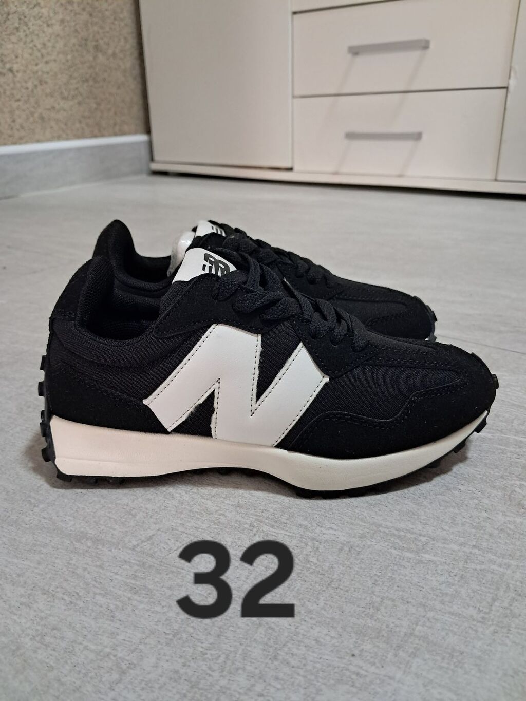 New Balance patike – broj 32 - Model sa prepoznatljivim velikim “N”