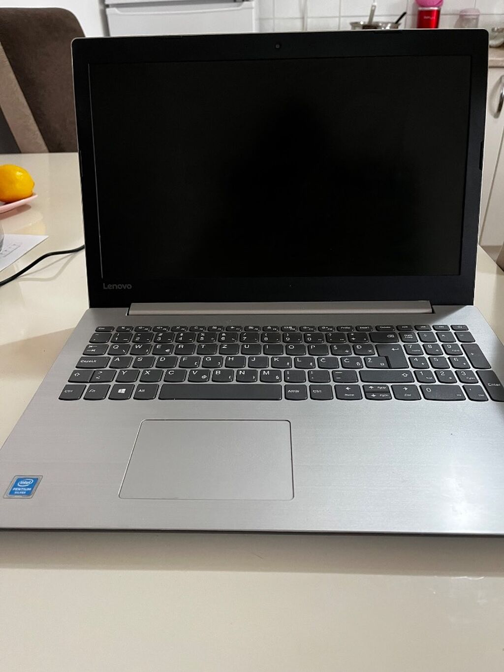 Intel Core i5, 4 GB OZU, 15.6 "