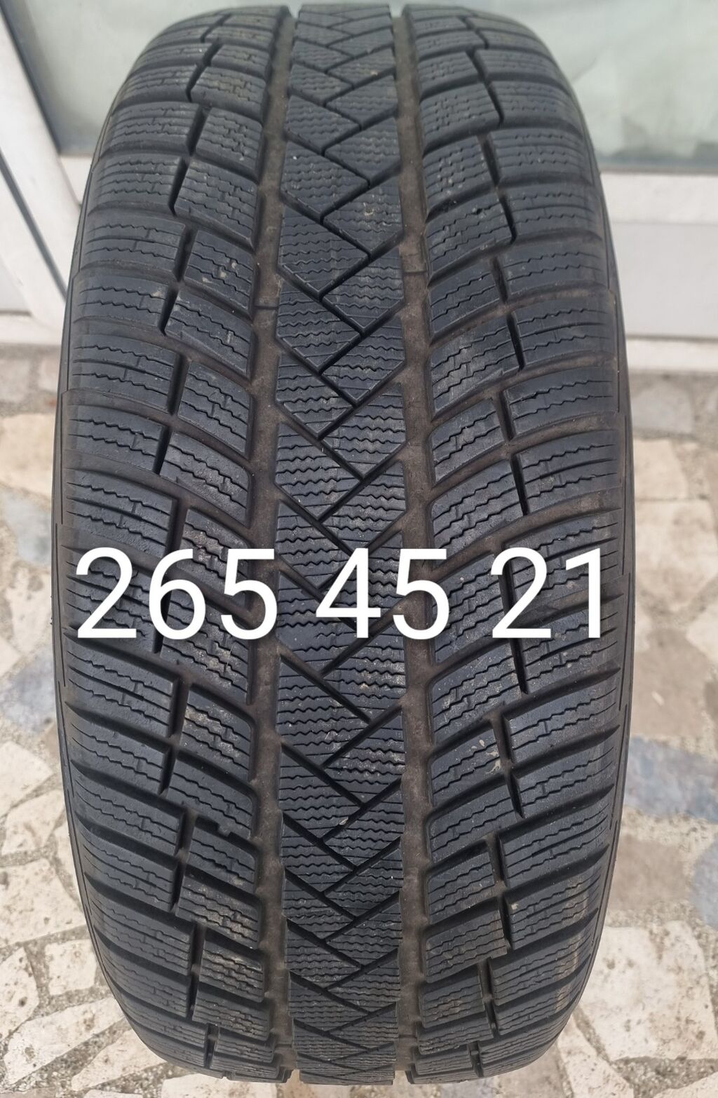 Zimska guma – dimenzije 265/45 R21 - Šara gazećeg sloja sa gustim