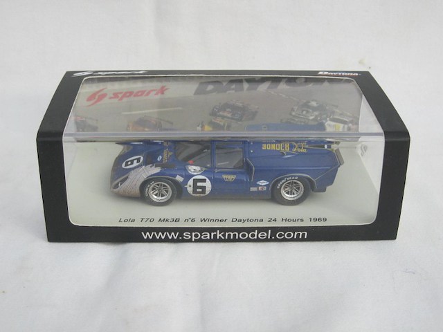 1:43 spark lola T70 Mk3B
