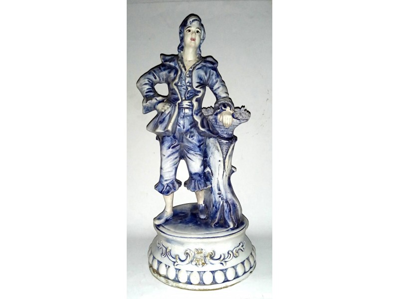 FIGURA - PORCELAN, CAPO di MONTE, ITALY 41cm