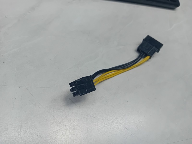 pin6 gpu adapter sa 1 moleksa ispravan