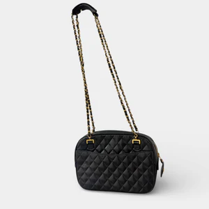 Chanel Matalassé Camera Bag crna kožna tašna