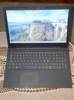 Lenovo V130-15IKB core i5 7200u 8gb DDR4 256gb SSD