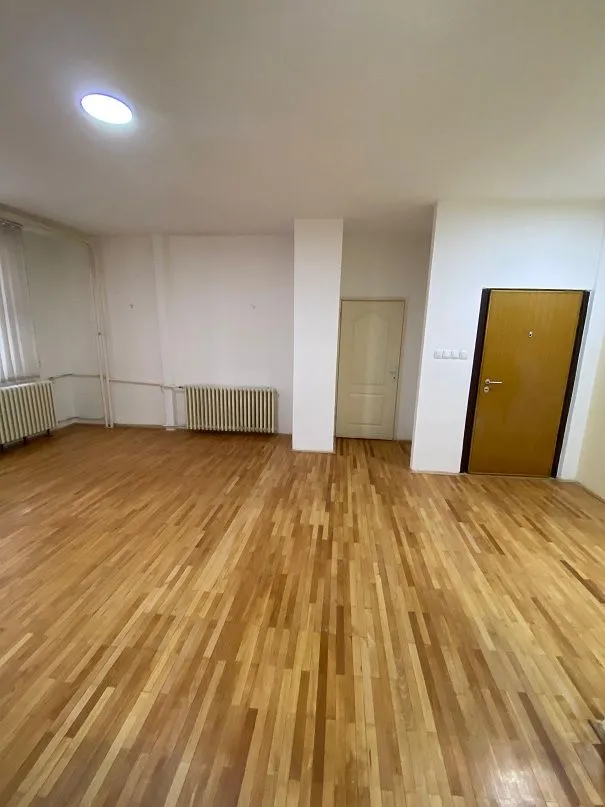 Izdavanje, poslovni prostor, 60m², Banovo Brdo, Beograd