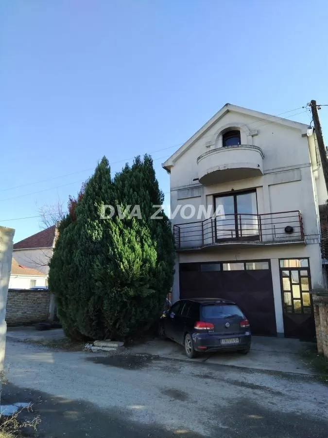 Prodaja, kuća, 170m², Centar, Inđija