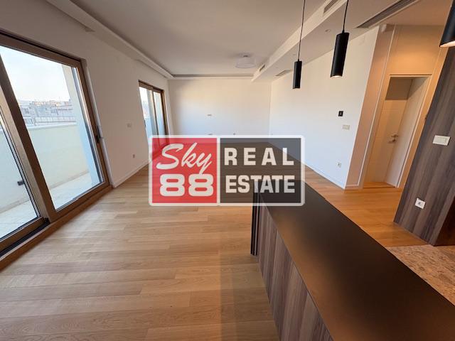 4,0 Vracar , blizina Kalenic pijace, luksuzan penthouse, terasa 165m2 ID#2475 3.300 €