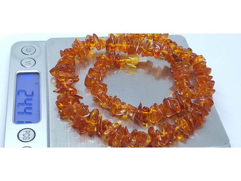 - OGRLICA OD ĆILIBARA SAČINJENA DUŽINE 46.5 CM -
