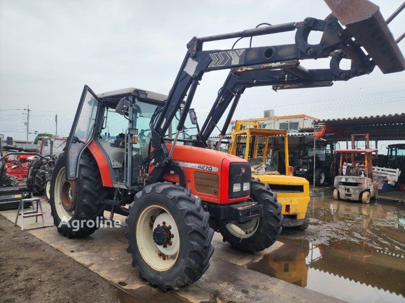 Massey Ferguson TRACTOR(Massey Ferguson) traktor točkaš