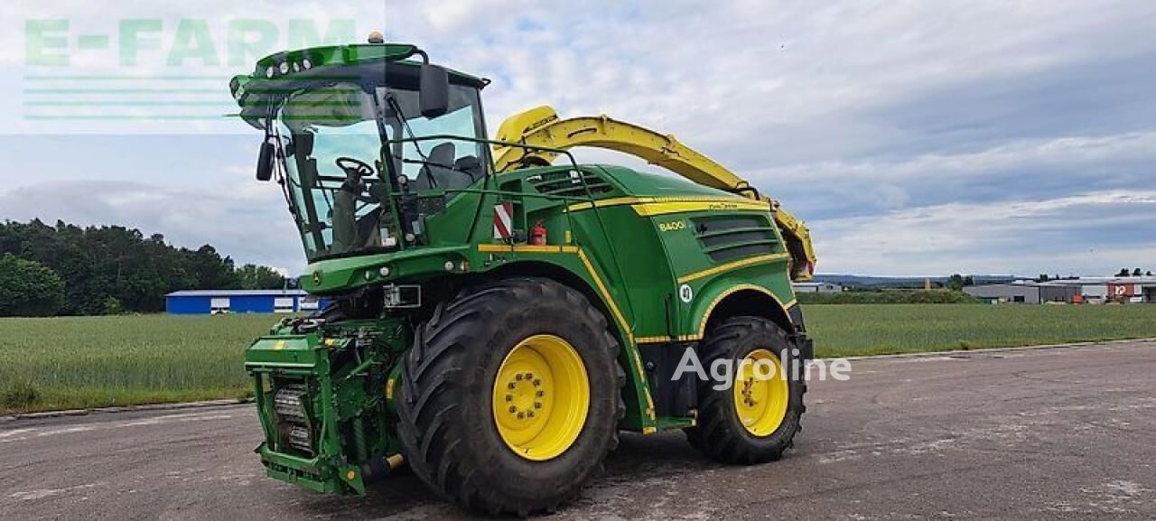 John Deere 8400 krmni kombajn