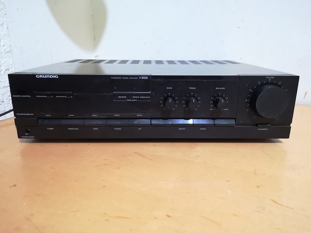 Grundig V8100