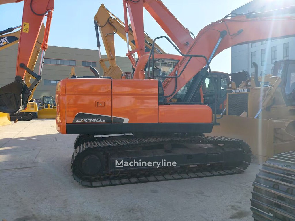 Doosan DX140 bager guseničar