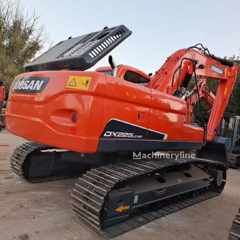 Doosan DX225 bager guseničar