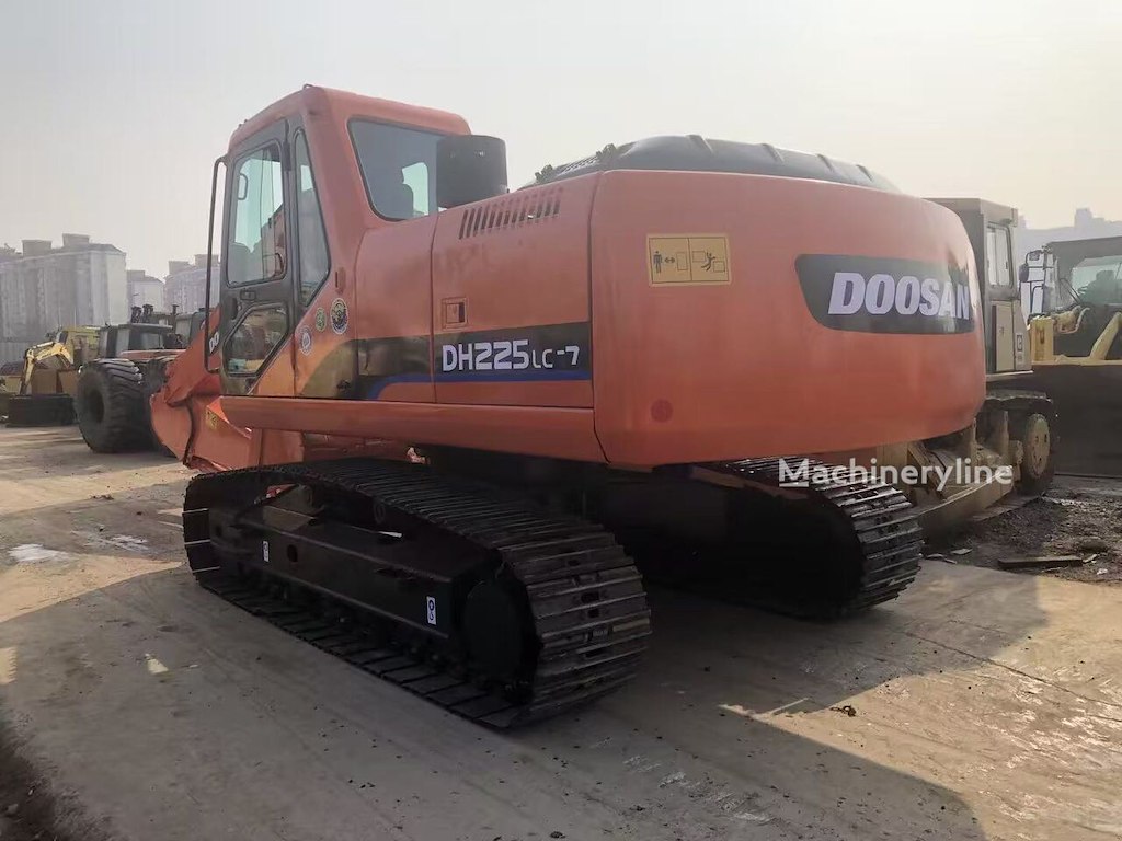 Doosan DH225 bager guseničar