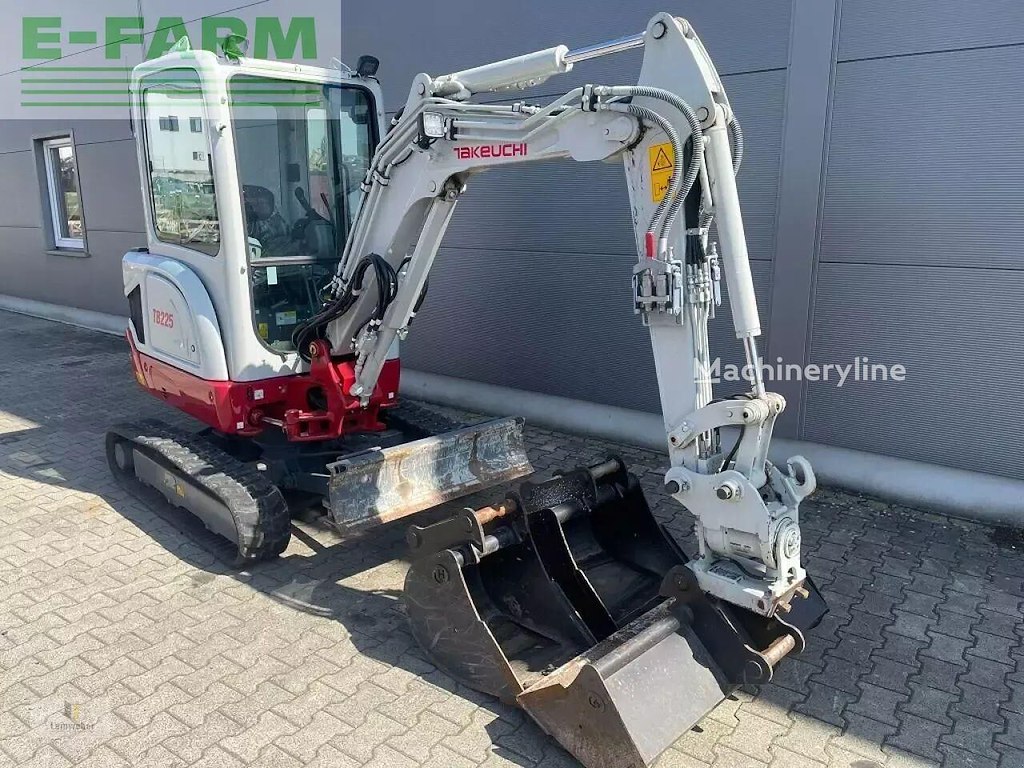 Takeuchi tb 225 v4 mini bager