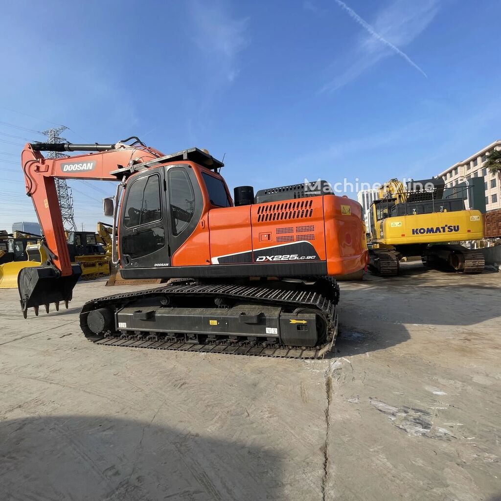 Doosan DX225 bager guseničar